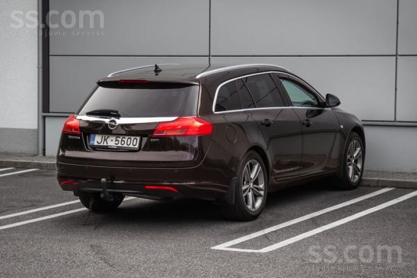 Brown Opel Insignia 2013 in Riga, with an engine capacity of 2.00 L and mileage of 230 thousand km for 3990 €, photo 4 on AUTOMOTO.COM.LV