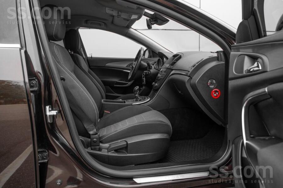 Brūns Opel Insignia 2013 Rīga, ar dzinēja tilpumu 2.00 L un nobraukumu 230 tūkst. km par 3990 €, foto 12 vietnē AUTOMOTO.COM.LV