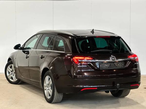 Brown Opel Insignia 2014 in Jurmala, with an engine capacity of 2.00 L and mileage of 287 thousand km for 5650 €, photo 7 on AUTOMOTO.COM.LV