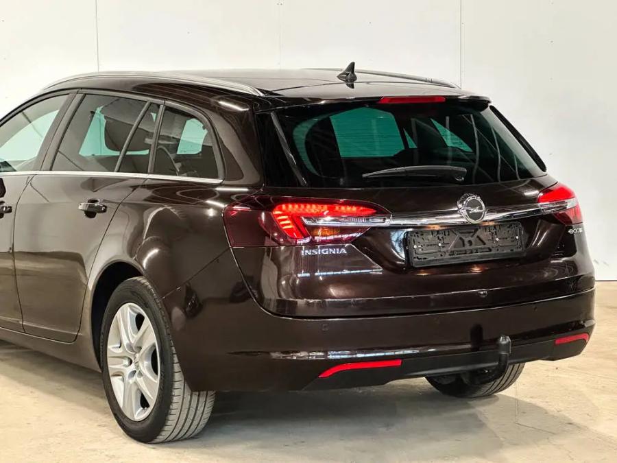 Brown Opel Insignia 2014 in Jurmala, with an engine capacity of 2.00 L and mileage of 287 thousand km for 5650 €, photo 9 on AUTOMOTO.COM.LV