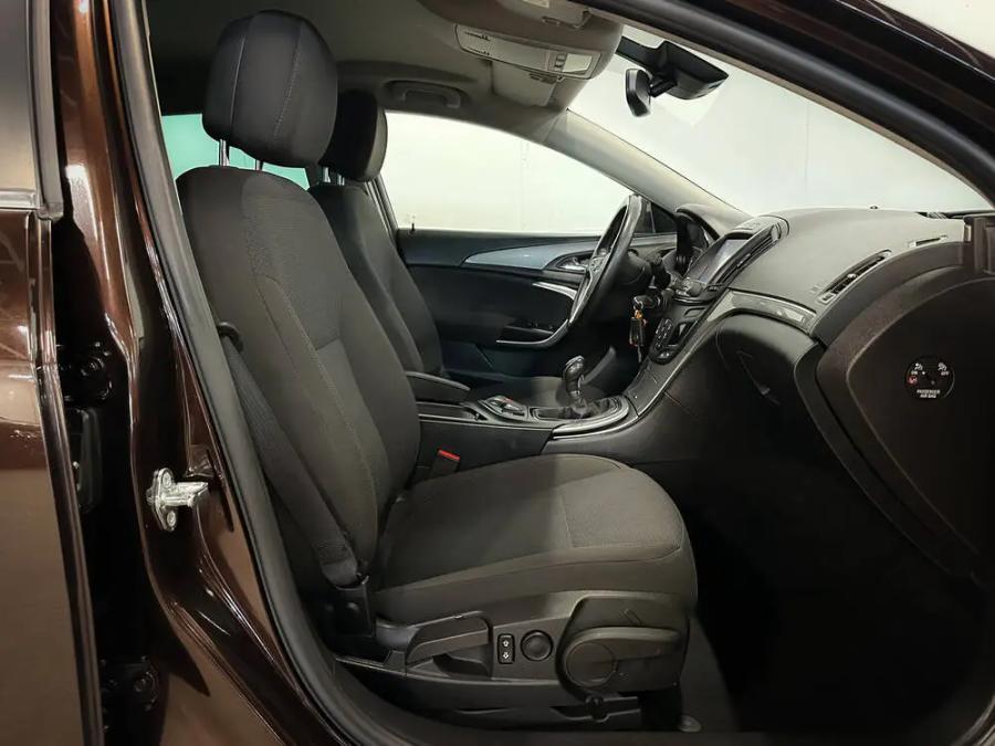 Brown Opel Insignia 2014 in Jurmala, with an engine capacity of 2.00 L and mileage of 287 thousand km for 5650 €, photo 32 on AUTOMOTO.COM.LV