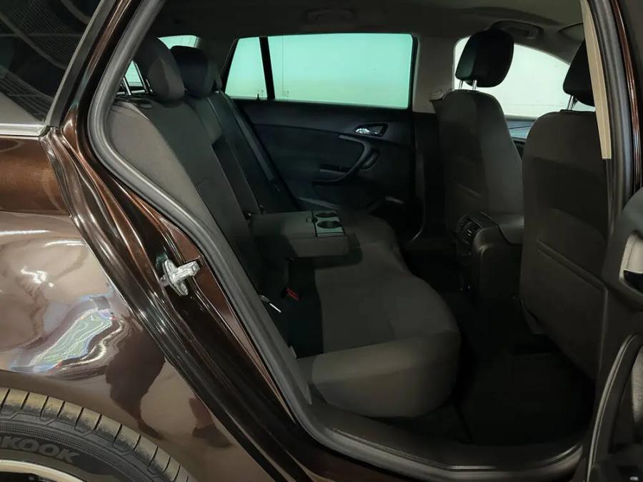 Brown Opel Insignia 2014 in Jurmala, with an engine capacity of 2.00 L and mileage of 287 thousand km for 5650 €, photo 33 on AUTOMOTO.COM.LV