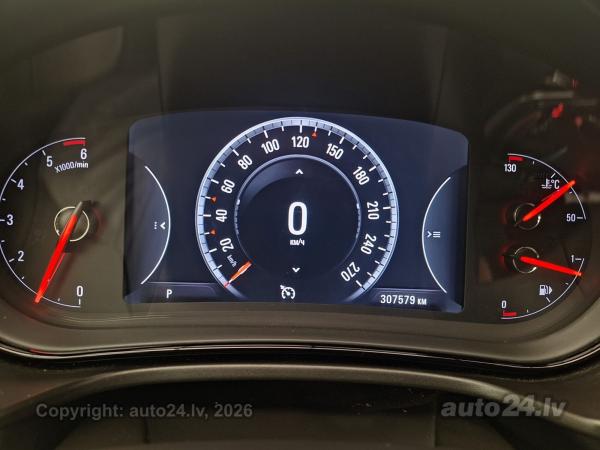 Brown Opel Insignia 2014 in Kuldiga, with an engine capacity of 2.00 L and mileage of 31 thousand km for 5100 €, photo 3 on AUTOMOTO.COM.LV