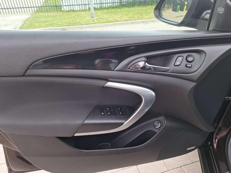 Brown Opel Insignia 2014 in Kaunas, with an engine capacity of 1.96 L and mileage of 292 thousand km for 4600 €, photo 28 on AUTOMOTO.COM.LV
