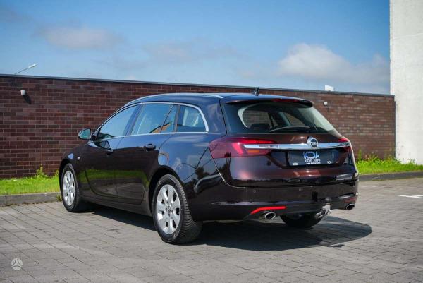 Brown Opel Insignia 2014 in Marijampole, with an engine capacity of 1.96 L and mileage of 298 thousand km for 5950 €, photo 9 on AUTOMOTO.COM.LV