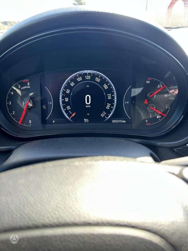 Brown Opel Insignia 2014 in Palanga, with an engine capacity of 1.96 L and mileage of 305 thousand km for 5500 €, photo 7 on AUTOMOTO.COM.LV