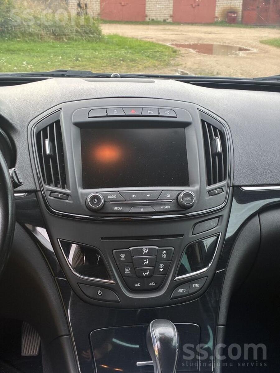 Brown Opel Insignia 2014 in Jekabpils, with an engine capacity of 2.00 L and mileage of 223 thousand km for 6200 €, photo 8 on AUTOMOTO.COM.LV