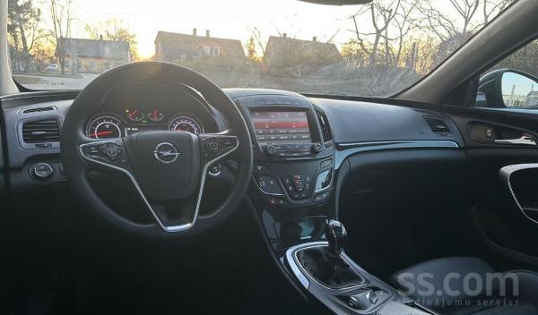 Brown Opel Insignia 2015 in Tukums, with an engine capacity of 2.00 L and mileage of 293 thousand km for 5500 €, photo 10 on AUTOMOTO.COM.LV
