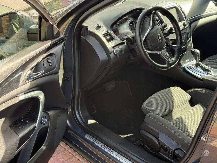 Brown Opel Insignia 2016 in Marijampole, with an engine capacity of 1.96 L and mileage of 216 thousand km for 7250 €, photo 13 on AUTOMOTO.COM.LV