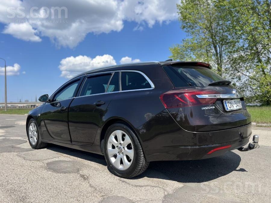 Brown Opel Insignia 2016 in Riga, with an engine capacity of 1.60 L and mileage of 206 thousand km for 6000 €, photo 3 on AUTOMOTO.COM.LV