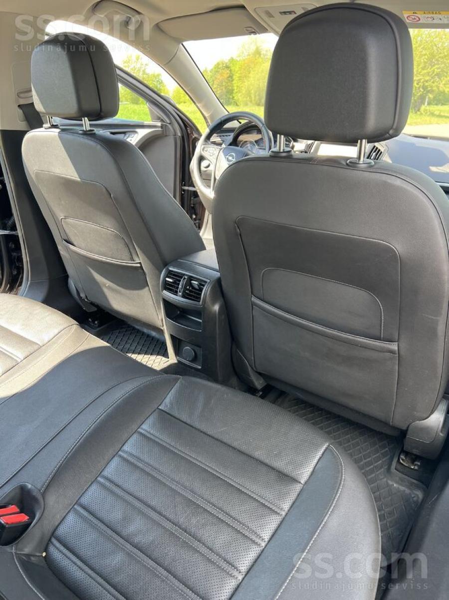 Brown Opel Insignia 2016 in Riga, with an engine capacity of 1.60 L and mileage of 206 thousand km for 6000 €, photo 8 on AUTOMOTO.COM.LV