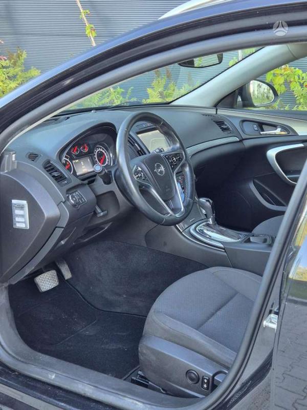 Brown Opel Insignia 2016 in Vilnius, with an engine capacity of 1.60 L and mileage of 281 thousand km for 4500 €, photo 9 on AUTOMOTO.COM.LV