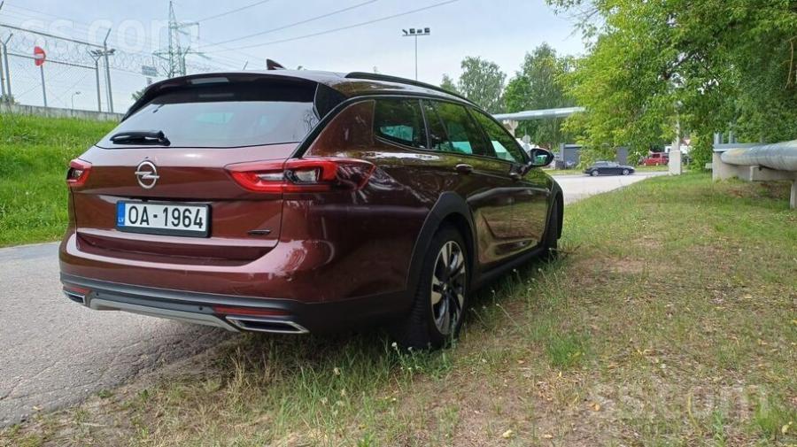 Brown Opel Insignia 2018 in Riga, with an engine capacity of 2.00 L and mileage of 117 thousand km for 14100 €, photo 4 on AUTOMOTO.COM.LV