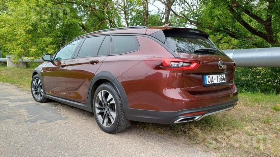 Brown Opel Insignia 2018 in Riga, with an engine capacity of 2.00 L and mileage of 117 thousand km for 14100 €, photo 5 on AUTOMOTO.COM.LV