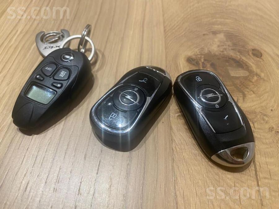 Brown Opel Insignia 2018 in Riga, with an engine capacity of 2.00 L and mileage of 117 thousand km for 14100 €, photo 11 on AUTOMOTO.COM.LV
