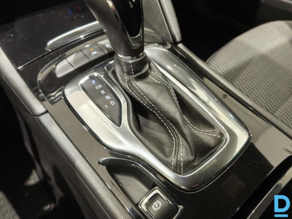 Brown Opel Insignia 2021 in Riga, with an engine capacity of 2.00 L and mileage of 190 thousand km for 14990 €, photo 11 on AUTOMOTO.COM.LV
