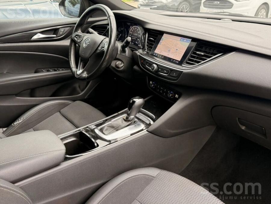 Brown Opel Insignia 2021 in Riga, with an engine capacity of 2.00 L and mileage of 190 thousand km for 11590 €, photo 10 on AUTOMOTO.COM.LV