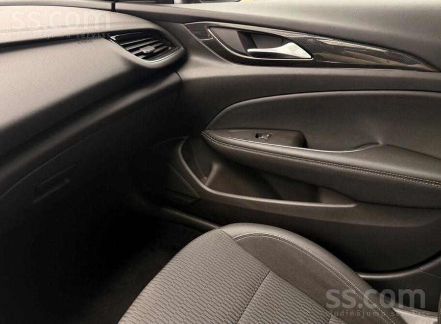 Brown Opel Insignia 2021 in Riga, with an engine capacity of 2.00 L and mileage of 190 thousand km for 11590 €, photo 14 on AUTOMOTO.COM.LV