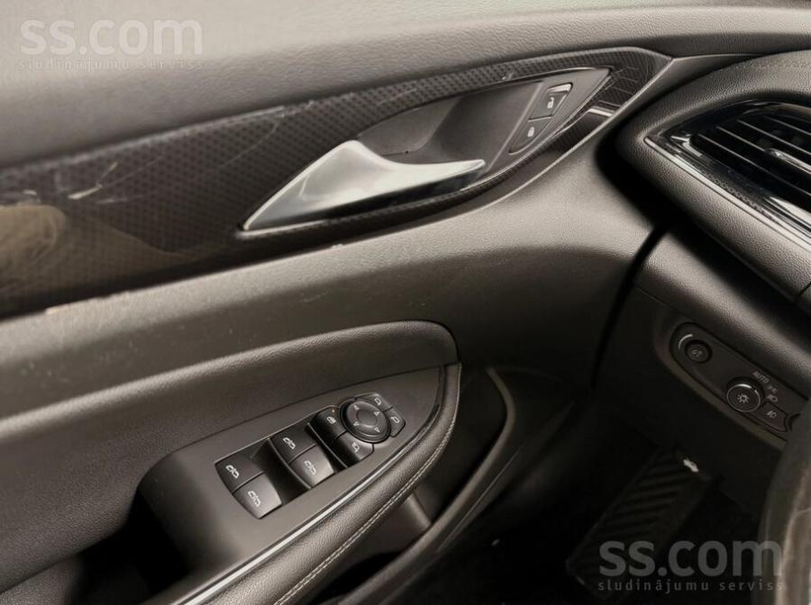 Brown Opel Insignia 2021 in Riga, with an engine capacity of 2.00 L and mileage of 190 thousand km for 11590 €, photo 22 on AUTOMOTO.COM.LV