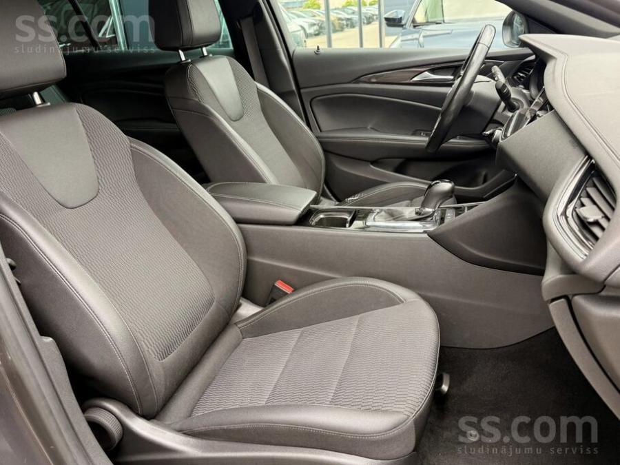Brown Opel Insignia 2021 in Riga, with an engine capacity of 2.00 L and mileage of 190 thousand km for 11590 €, photo 23 on AUTOMOTO.COM.LV