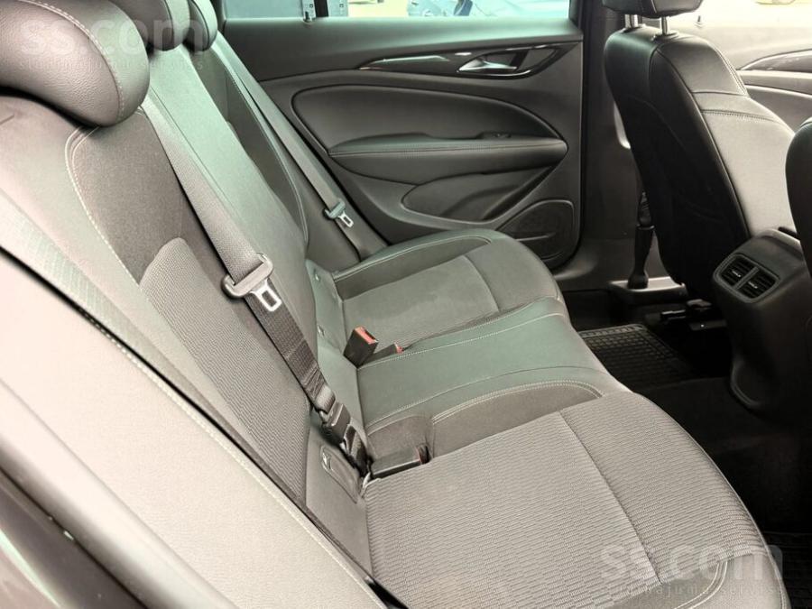 Brown Opel Insignia 2021 in Riga, with an engine capacity of 2.00 L and mileage of 190 thousand km for 11590 €, photo 24 on AUTOMOTO.COM.LV