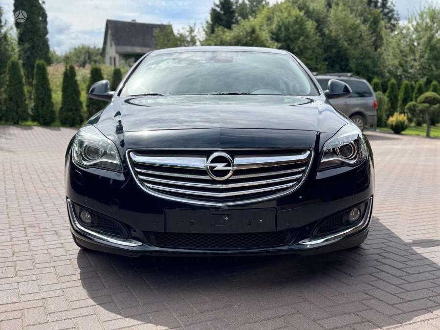 Green Opel Insignia 2014 in Utena, with an engine capacity of 1.96 L and mileage of 304 thousand km for 4600 €, photo 3 on AUTOMOTO.COM.LV