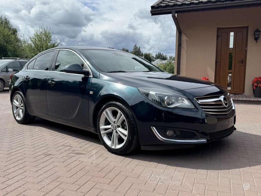 Green Opel Insignia 2014 in Utena, with an engine capacity of 1.96 L and mileage of 304 thousand km for 4600 €, photo 4 on AUTOMOTO.COM.LV