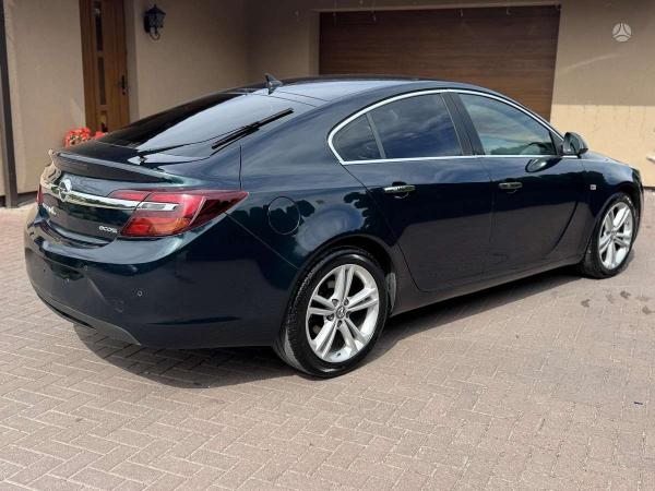 Green Opel Insignia 2014 in Utena, with an engine capacity of 1.96 L and mileage of 304 thousand km for 4600 €, photo 5 on AUTOMOTO.COM.LV