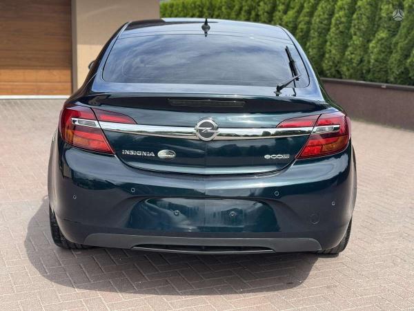 Green Opel Insignia 2014 in Utena, with an engine capacity of 1.96 L and mileage of 304 thousand km for 4600 €, photo 6 on AUTOMOTO.COM.LV
