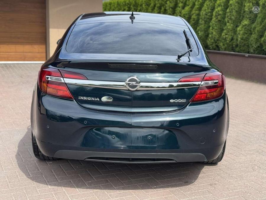 Green Opel Insignia 2014 in Utena, with an engine capacity of 1.96 L and mileage of 304 thousand km for 4600 €, photo 7 on AUTOMOTO.COM.LV