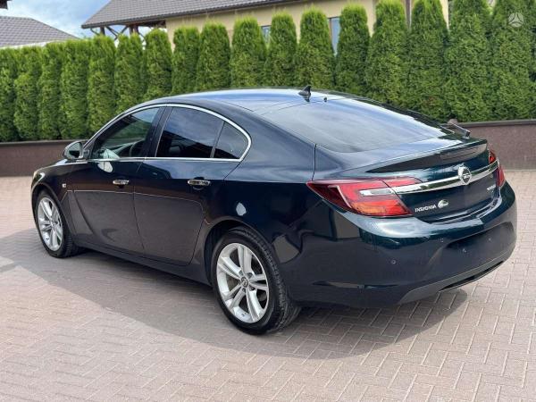 Green Opel Insignia 2014 in Utena, with an engine capacity of 1.96 L and mileage of 304 thousand km for 4600 €, photo 7 on AUTOMOTO.COM.LV