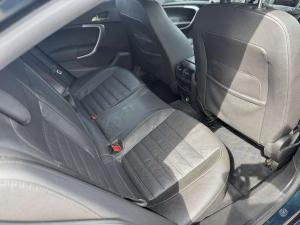 Green Opel Insignia 2014 in Utena, with an engine capacity of 1.96 L and mileage of 304 thousand km for 4600 €, photo 11 on AUTOMOTO.COM.LV
