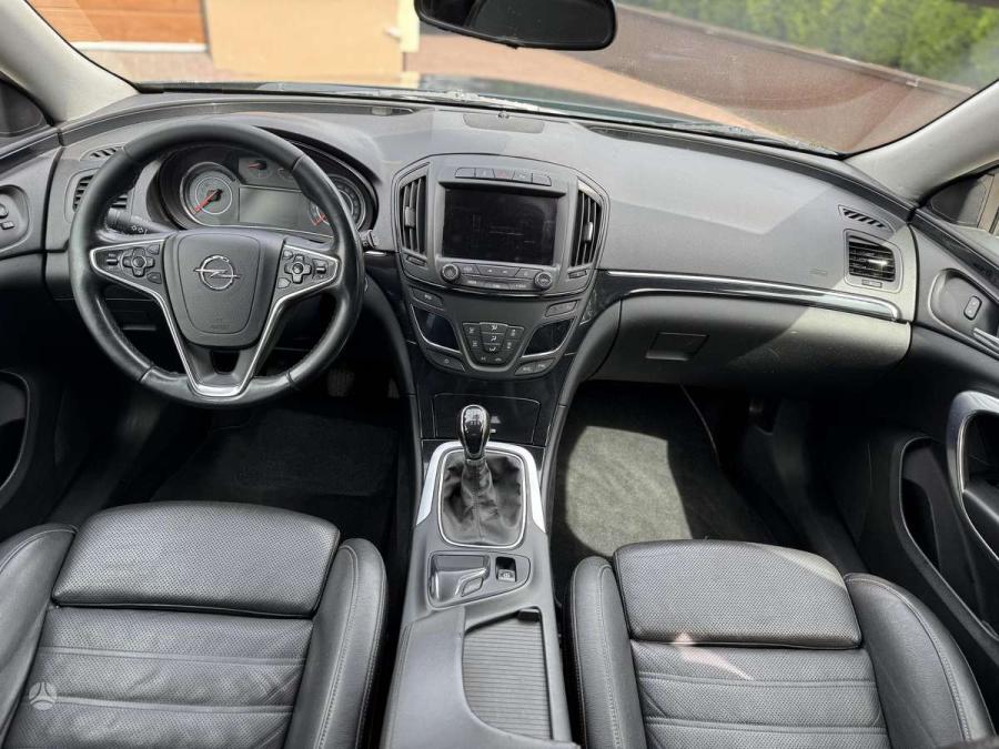 Green Opel Insignia 2014 in Utena, with an engine capacity of 1.96 L and mileage of 304 thousand km for 4600 €, photo 12 on AUTOMOTO.COM.LV