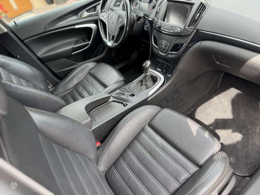 Green Opel Insignia 2014 in Utena, with an engine capacity of 1.96 L and mileage of 304 thousand km for 4600 €, photo 13 on AUTOMOTO.COM.LV