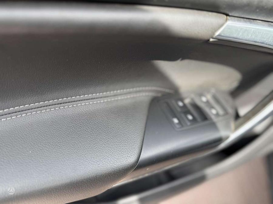 Green Opel Insignia 2014 in Utena, with an engine capacity of 1.96 L and mileage of 304 thousand km for 4600 €, photo 14 on AUTOMOTO.COM.LV