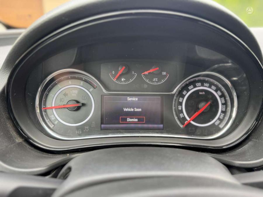 Green Opel Insignia 2014 in Utena, with an engine capacity of 1.96 L and mileage of 304 thousand km for 4600 €, photo 16 on AUTOMOTO.COM.LV