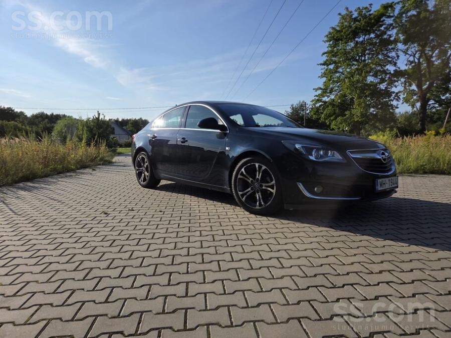 Green Opel Insignia 2015 in Riga, with an engine capacity of 2.00 L and mileage of 289 thousand km for 5300 €, photo 4 on AUTOMOTO.COM.LV