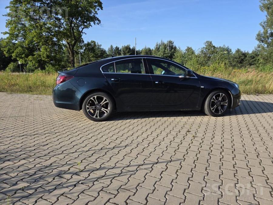 Green Opel Insignia 2015 in Riga, with an engine capacity of 2.00 L and mileage of 289 thousand km for 5300 €, photo 5 on AUTOMOTO.COM.LV
