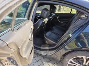 Green Opel Insignia 2015 in Riga, with an engine capacity of 2.00 L and mileage of 289 thousand km for 5300 €, photo 8 on AUTOMOTO.COM.LV