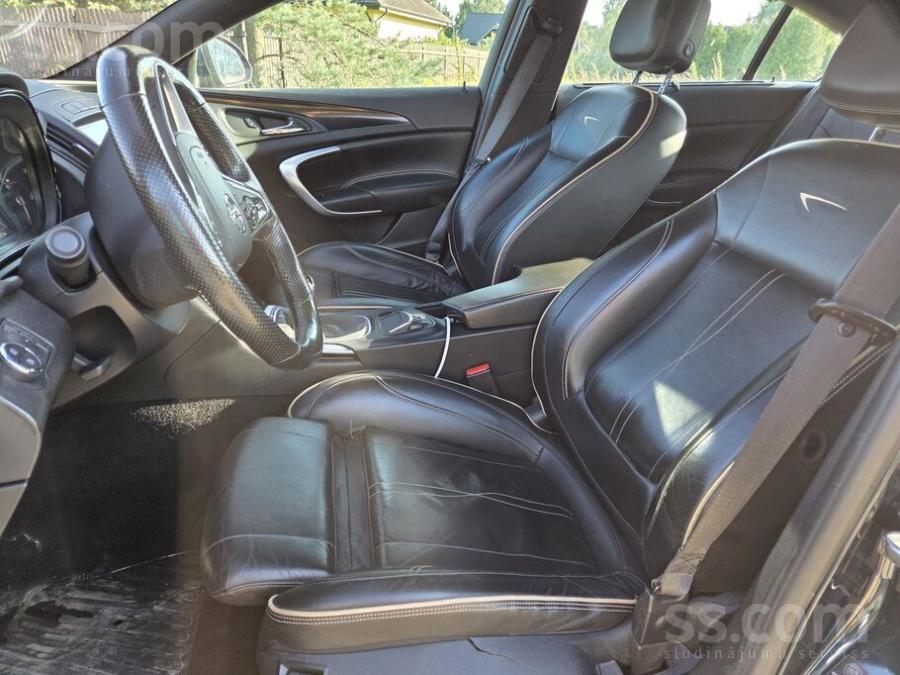Green Opel Insignia 2015 in Riga, with an engine capacity of 2.00 L and mileage of 289 thousand km for 5300 €, photo 10 on AUTOMOTO.COM.LV