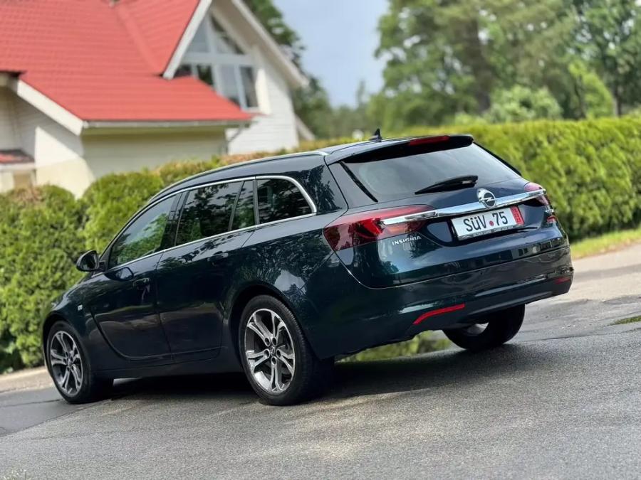 Green Opel Insignia 2008 in Jurmala, with an engine capacity of 2.00 L and mileage of 288 thousand km for 5590 €, photo 4 on AUTOMOTO.COM.LV