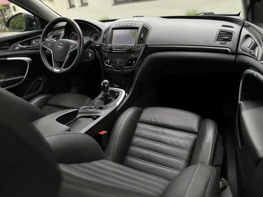 Green Opel Insignia 2008 in Jurmala, with an engine capacity of 2.00 L and mileage of 288 thousand km for 5590 €, photo 7 on AUTOMOTO.COM.LV