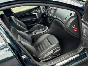 Green Opel Insignia 2008 in Jurmala, with an engine capacity of 2.00 L and mileage of 288 thousand km for 5590 €, photo 10 on AUTOMOTO.COM.LV