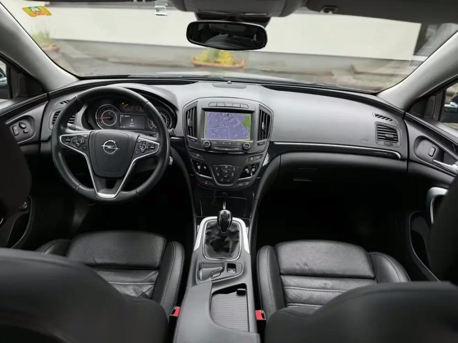Green Opel Insignia 2008 in Jurmala, with an engine capacity of 2.00 L and mileage of 288 thousand km for 5590 €, photo 14 on AUTOMOTO.COM.LV