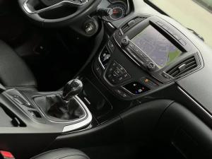 Green Opel Insignia 2008 in Jurmala, with an engine capacity of 2.00 L and mileage of 288 thousand km for 5590 €, photo 15 on AUTOMOTO.COM.LV