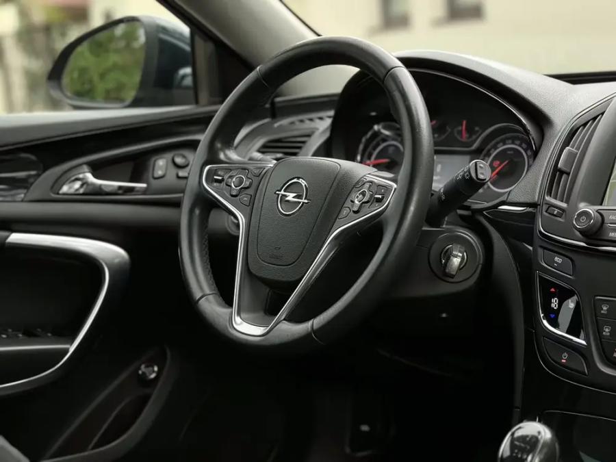 Green Opel Insignia 2008 in Jurmala, with an engine capacity of 2.00 L and mileage of 288 thousand km for 5590 €, photo 16 on AUTOMOTO.COM.LV