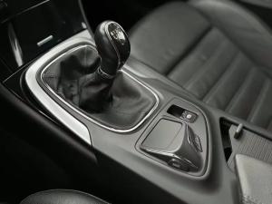 Green Opel Insignia 2008 in Jurmala, with an engine capacity of 2.00 L and mileage of 288 thousand km for 5590 €, photo 18 on AUTOMOTO.COM.LV