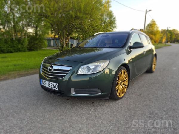 Green Opel Insignia 2010 in Ventspils, with an engine capacity of 2.00 L and mileage of 308 thousand km for 3700 €, photo 1 on AUTOMOTO.COM.LV