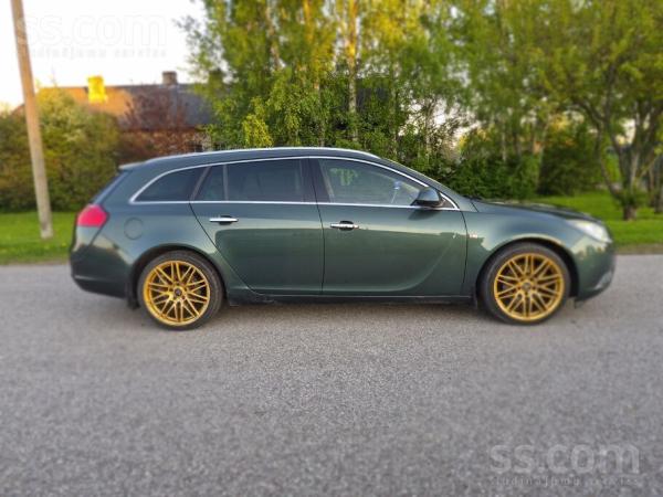 Green Opel Insignia 2010 in Ventspils, with an engine capacity of 2.00 L and mileage of 308 thousand km for 3700 €, photo 4 on AUTOMOTO.COM.LV