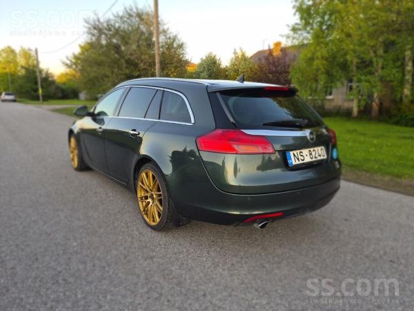Green Opel Insignia 2010 in Ventspils, with an engine capacity of 2.00 L and mileage of 308 thousand km for 3700 €, photo 5 on AUTOMOTO.COM.LV